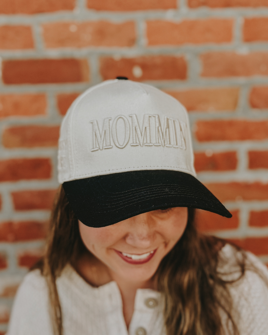 Black Mommin' Trucker Hat – She's Smitten